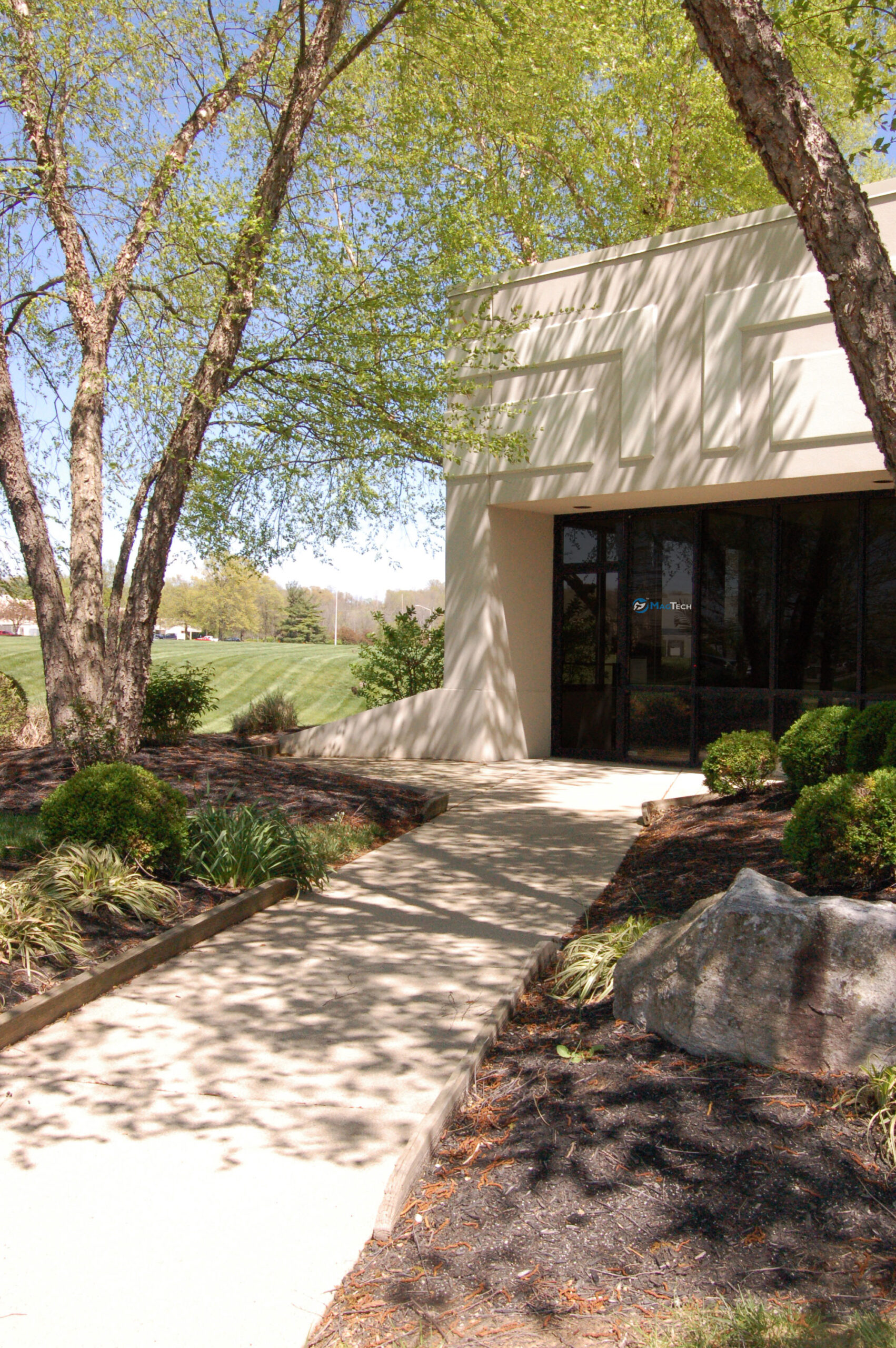 About Us - Magnet Technology